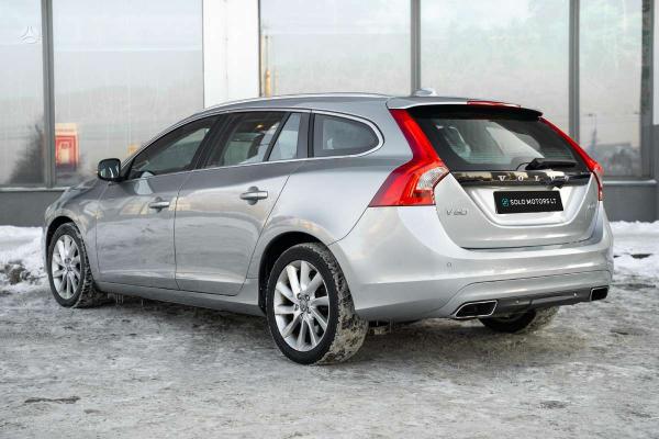 Pelēks Volvo V60 2014 Viļņa, ar dzinēja tilpumu 2.40 L un nobraukumu 243 tūkst. km par 9300 €, foto 3 vietnē AUTOMOTO.COM.LV