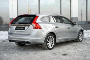 Pelēks Volvo V60 2014 Viļņa, ar dzinēja tilpumu 2.40 L un nobraukumu 243 tūkst. km par 9300 €, foto 5 vietnē AUTOMOTO.COM.LV