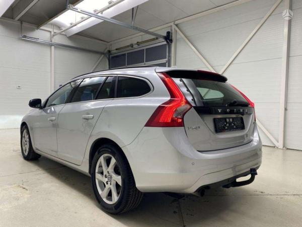Pelēks Volvo V60 2014 Radviliškis, ar dzinēja tilpumu 1.98 L un nobraukumu 142 tūkst. km par 8150 €, foto 4 vietnē AUTOMOTO.COM.LV