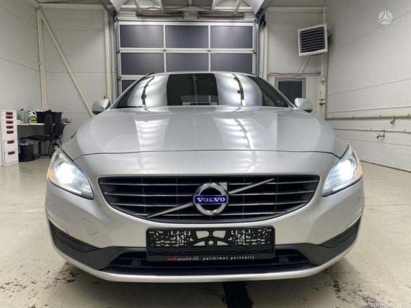 Pelēks Volvo V60 2014 Radviliškis, ar dzinēja tilpumu 1.98 L un nobraukumu 142 tūkst. km par 8150 €, foto 5 vietnē AUTOMOTO.COM.LV