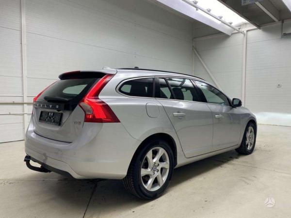 Grey Volvo V60 2014 in Radviliskis, with an engine capacity of 1.98 L and mileage of 142 thousand km for 8150 €, photo 3 on AUTOMOTO.COM.LV