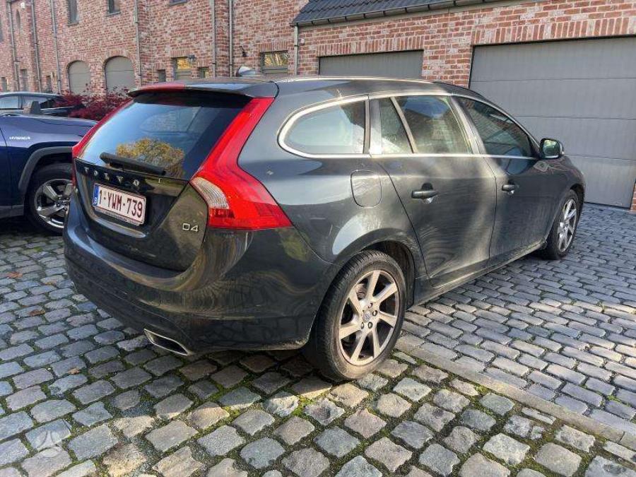 Pelēks Volvo V60 2014 Šauļi, ar dzinēja tilpumu 1.97 L un nobraukumu 300 tūkst. km par 5650 €, foto 3 vietnē AUTOMOTO.COM.LV