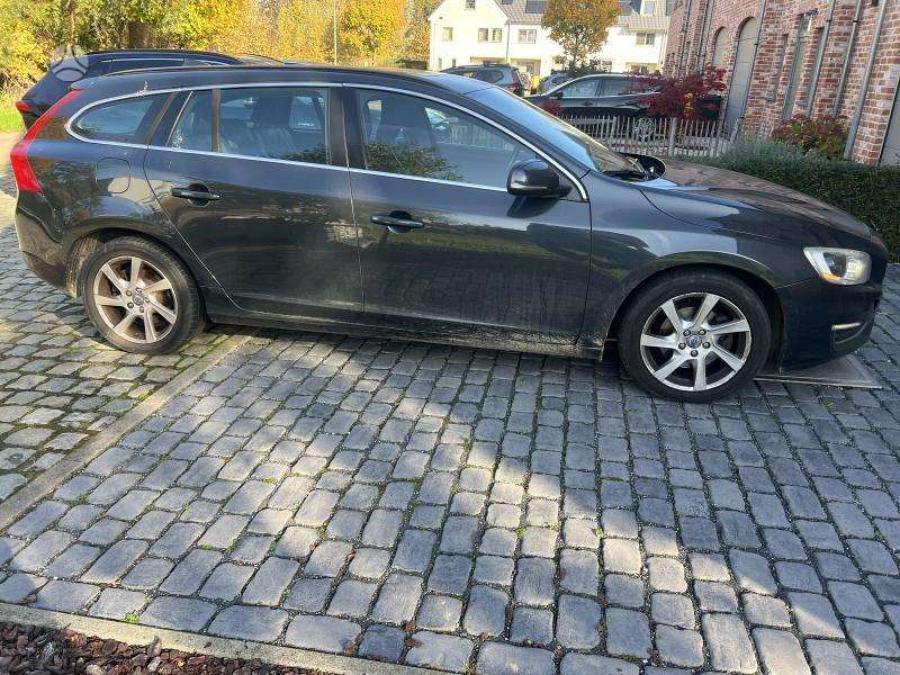 Pelēks Volvo V60 2014 Šauļi, ar dzinēja tilpumu 1.97 L un nobraukumu 300 tūkst. km par 5650 €, foto 5 vietnē AUTOMOTO.COM.LV