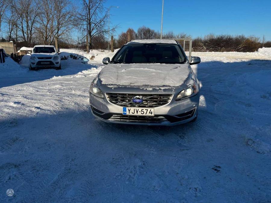 Grey Volvo V60 2014 in Siauliai, with an engine capacity of 1.97 L and mileage of 232 thousand km for 6999 €, photo 1 on AUTOMOTO.COM.LV