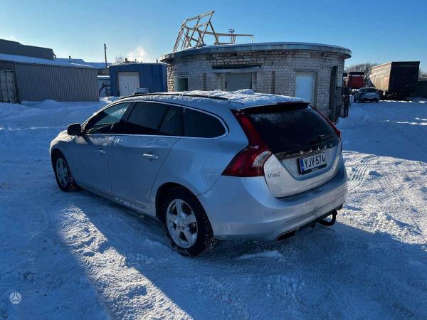 Pelēks Volvo V60 2014 Šauļi, ar dzinēja tilpumu 1.97 L un nobraukumu 232 tūkst. km par 6999 €, foto 6 vietnē AUTOMOTO.COM.LV