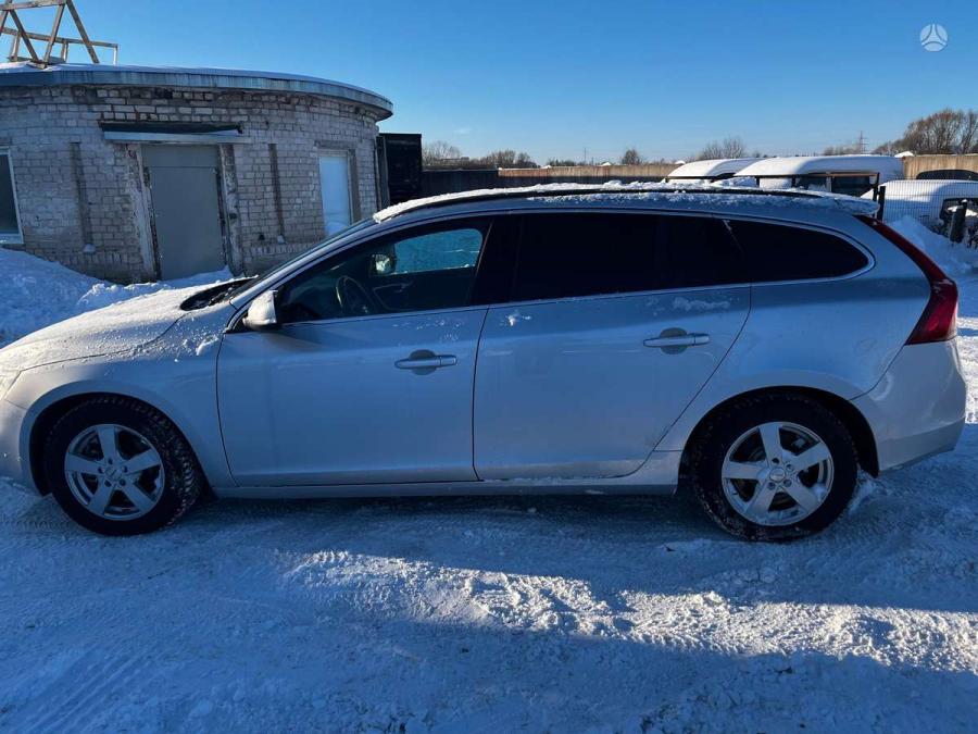 Grey Volvo V60 2014 in Siauliai, with an engine capacity of 1.97 L and mileage of 232 thousand km for 6999 €, photo 7 on AUTOMOTO.COM.LV