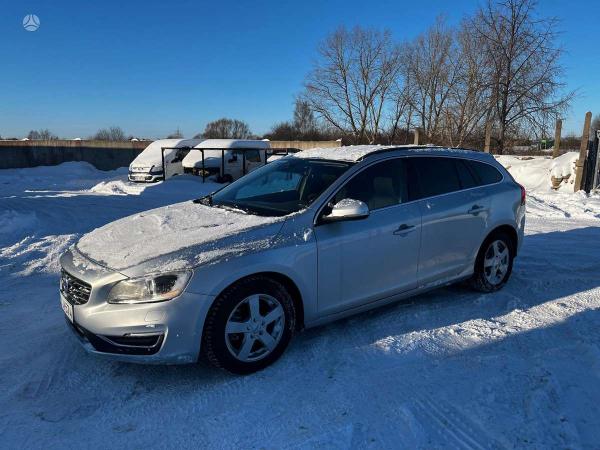 Pelēks Volvo V60 2014 Šauļi, ar dzinēja tilpumu 1.97 L un nobraukumu 232 tūkst. km par 6999 €, foto 8 vietnē AUTOMOTO.COM.LV
