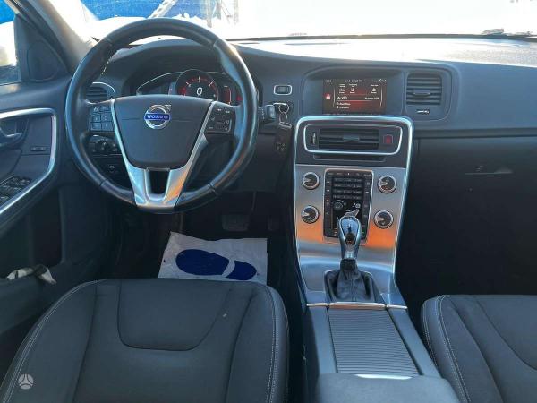 Grey Volvo V60 2014 in Siauliai, with an engine capacity of 1.97 L and mileage of 232 thousand km for 6999 €, photo 11 on AUTOMOTO.COM.LV