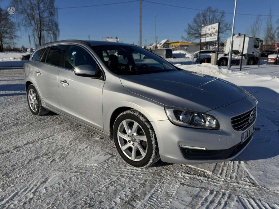 Grey Volvo V60 2014 in Taurage, with an engine capacity of 1.98 L and mileage of 258 thousand km for 6300 €, photo 1 on AUTOMOTO.COM.LV