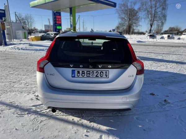 Grey Volvo V60 2014 in Taurage, with an engine capacity of 1.98 L and mileage of 258 thousand km for 6300 €, photo 5 on AUTOMOTO.COM.LV