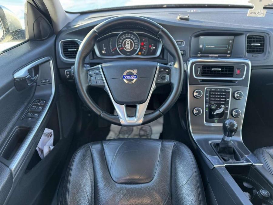 Pelēks Volvo V60 2014 Tauragė, ar dzinēja tilpumu 1.98 L un nobraukumu 258 tūkst. km par 6300 €, foto 10 vietnē AUTOMOTO.COM.LV
