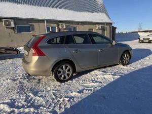 Pelēks Volvo V60 2014 Kauņa, ar dzinēja tilpumu 2.00 L un nobraukumu 249 tūkst. km par 4900 €, foto 4 vietnē AUTOMOTO.COM.LV