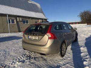 Pelēks Volvo V60 2014 Kauņa, ar dzinēja tilpumu 2.00 L un nobraukumu 249 tūkst. km par 4900 €, foto 5 vietnē AUTOMOTO.COM.LV