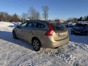 Pelēks Volvo V60 2014 Kauņa, ar dzinēja tilpumu 2.00 L un nobraukumu 249 tūkst. km par 4900 €, foto 6 vietnē AUTOMOTO.COM.LV