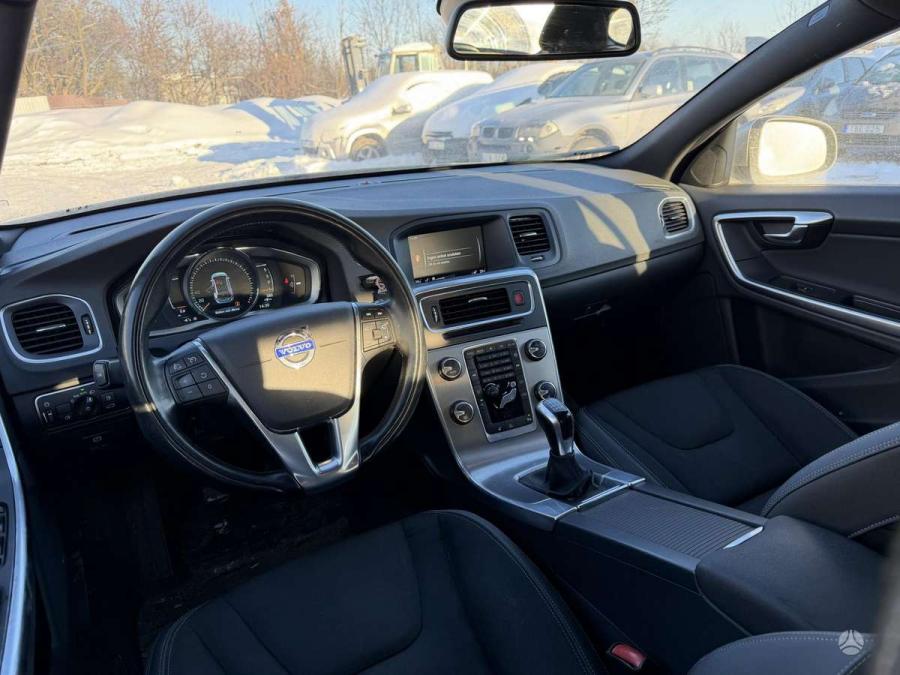Pelēks Volvo V60 2014 Kauņa, ar dzinēja tilpumu 2.00 L un nobraukumu 249 tūkst. km par 4900 €, foto 8 vietnē AUTOMOTO.COM.LV