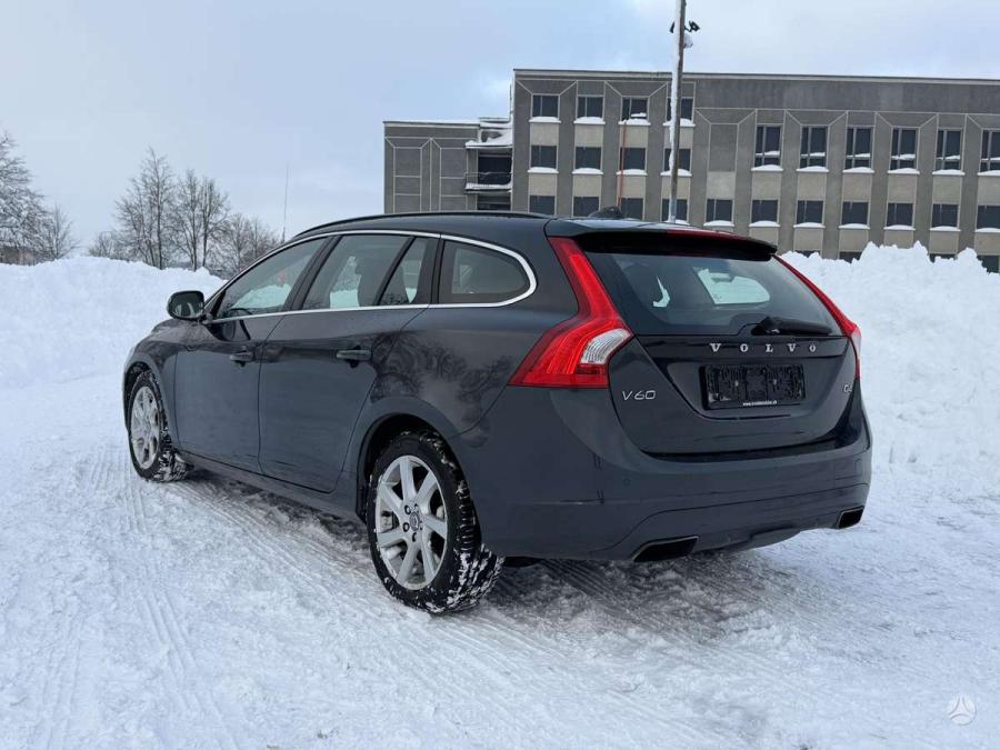 Pelēks Volvo V60 2014 Plungė, ar dzinēja tilpumu 1.98 L un nobraukumu 299 tūkst. km par 6550 €, foto 3 vietnē AUTOMOTO.COM.LV