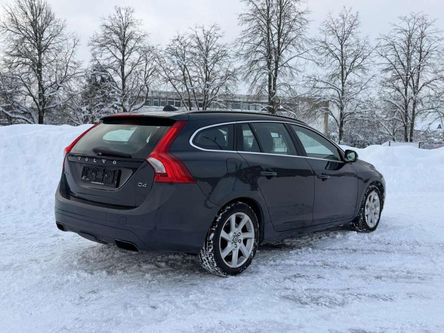 Pelēks Volvo V60 2014 Plungė, ar dzinēja tilpumu 1.98 L un nobraukumu 299 tūkst. km par 6550 €, foto 5 vietnē AUTOMOTO.COM.LV