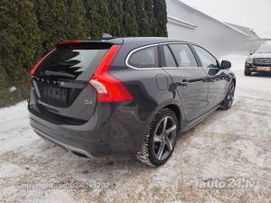 Pelēks Volvo V60 2014 Paide, ar dzinēja tilpumu 2.00 L un nobraukumu 177 tūkst. km par 7990 €, foto 6 vietnē AUTOMOTO.COM.LV