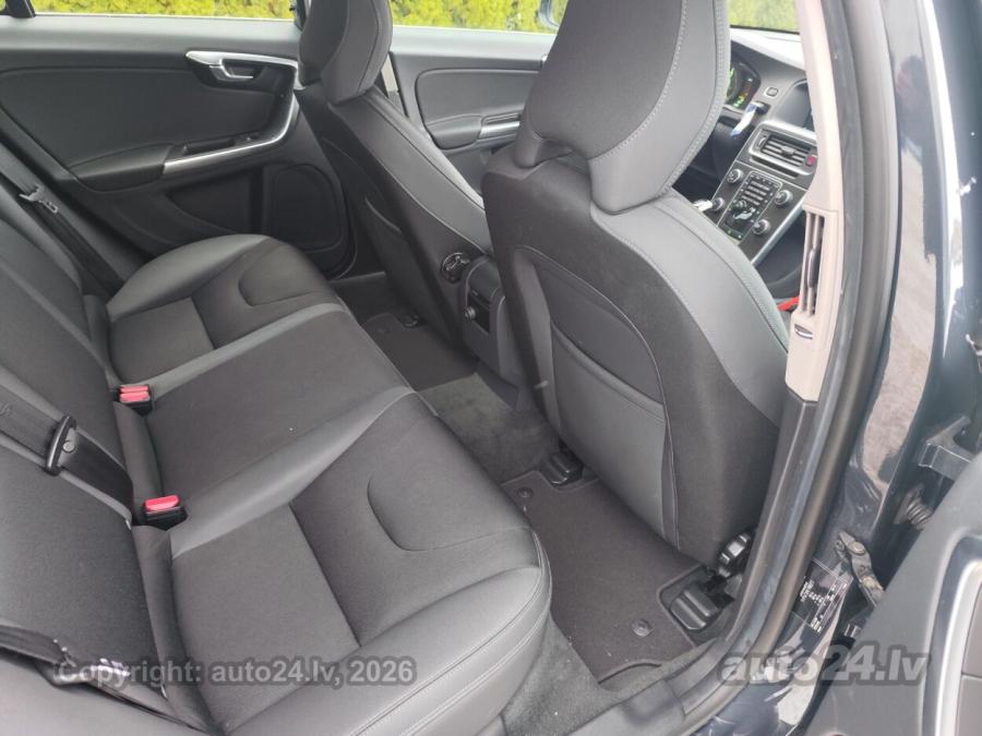 Pelēks Volvo V60 2014 Paide, ar dzinēja tilpumu 2.00 L un nobraukumu 177 tūkst. km par 7990 €, foto 11 vietnē AUTOMOTO.COM.LV