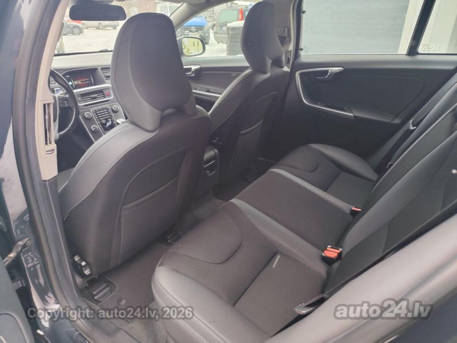 Pelēks Volvo V60 2014 Paide, ar dzinēja tilpumu 2.00 L un nobraukumu 177 tūkst. km par 7990 €, foto 13 vietnē AUTOMOTO.COM.LV