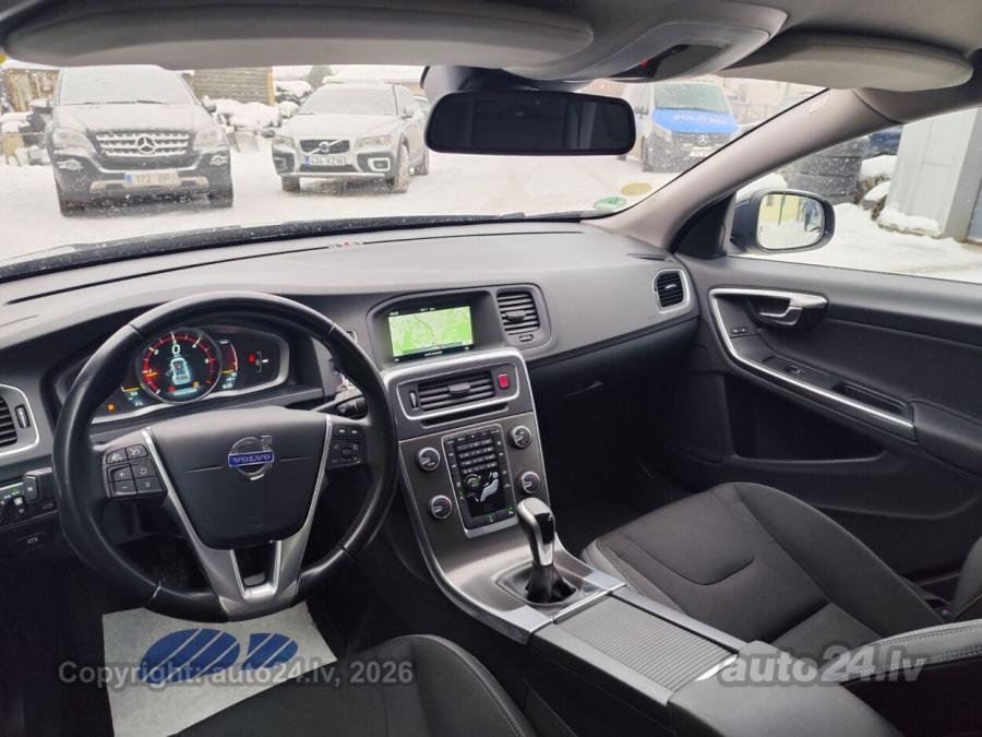 Pelēks Volvo V60 2014 Paide, ar dzinēja tilpumu 2.00 L un nobraukumu 177 tūkst. km par 7990 €, foto 15 vietnē AUTOMOTO.COM.LV