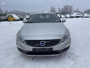 Pelēks Volvo V60 2014 Kauņa, ar dzinēja tilpumu 1.56 L un nobraukumu 226 tūkst. km par 5750 €, foto 2 vietnē AUTOMOTO.COM.LV