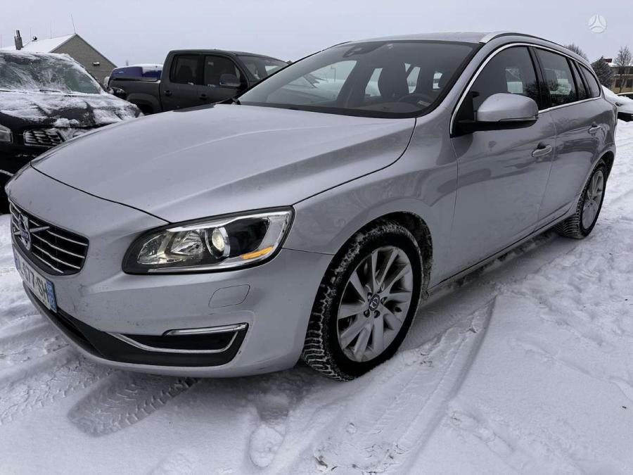 Grey Volvo V60 2014 in Taurage, with an engine capacity of 1.97 L and mileage of 185 thousand km for 8600 €, photo 2 on AUTOMOTO.COM.LV