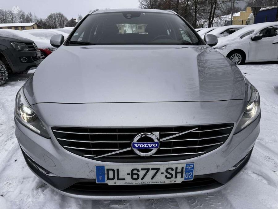 Grey Volvo V60 2014 in Taurage, with an engine capacity of 1.97 L and mileage of 185 thousand km for 8600 €, photo 3 on AUTOMOTO.COM.LV