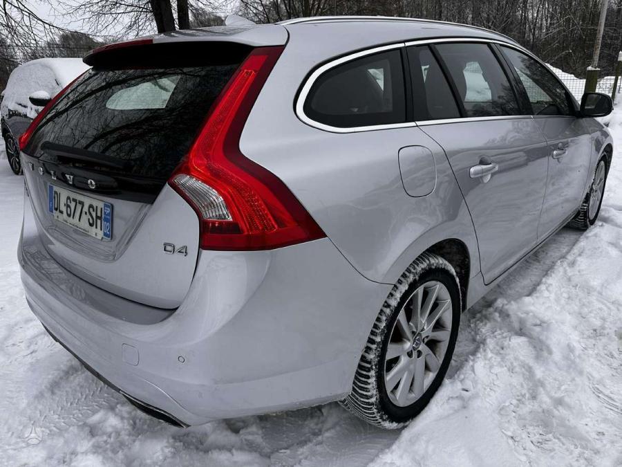 Grey Volvo V60 2014 in Taurage, with an engine capacity of 1.97 L and mileage of 185 thousand km for 8600 €, photo 4 on AUTOMOTO.COM.LV