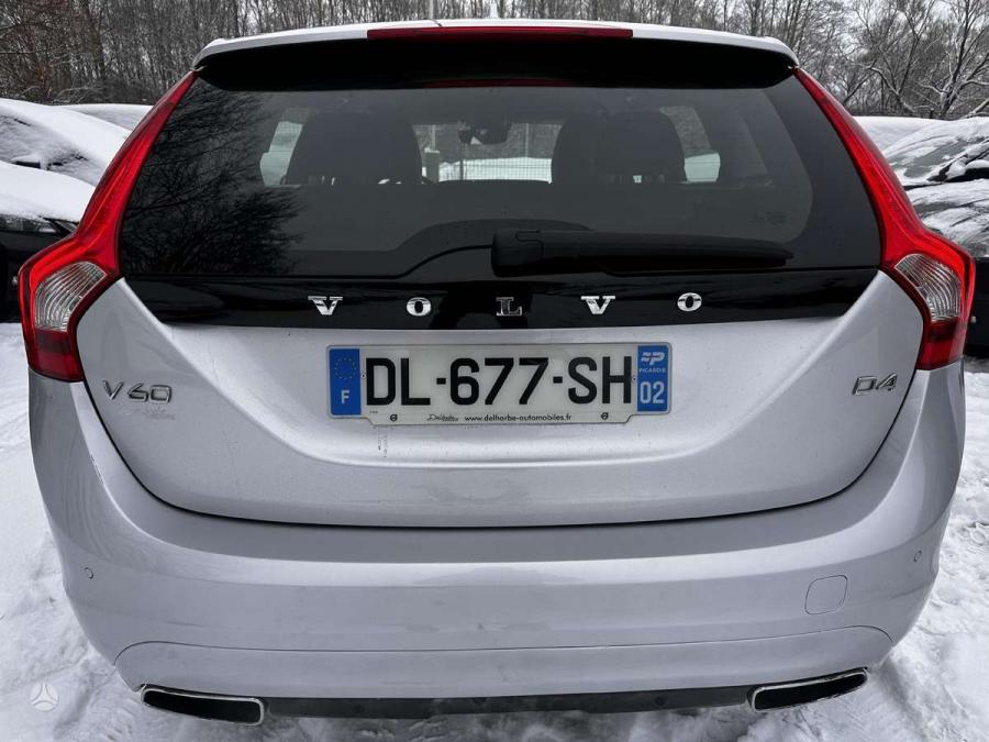 Grey Volvo V60 2014 in Taurage, with an engine capacity of 1.97 L and mileage of 185 thousand km for 8600 €, photo 5 on AUTOMOTO.COM.LV