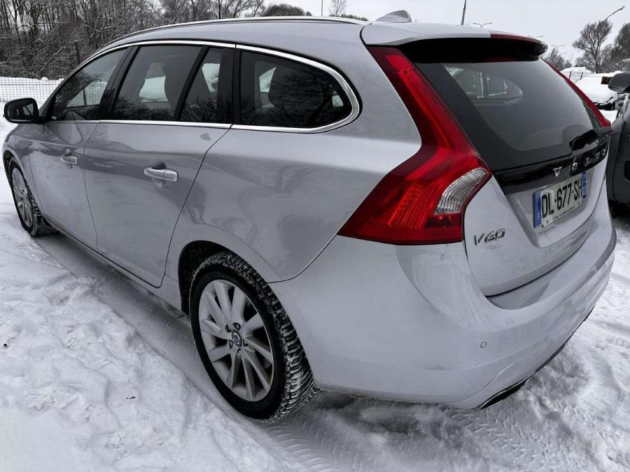 Grey Volvo V60 2014 in Taurage, with an engine capacity of 1.97 L and mileage of 185 thousand km for 8600 €, photo 6 on AUTOMOTO.COM.LV