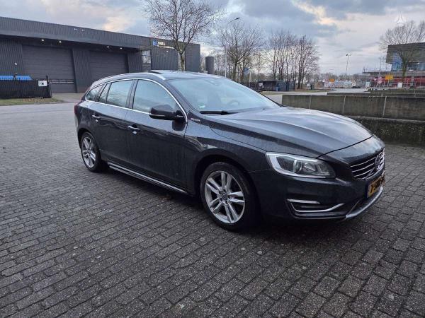 Pelēks Volvo V60 2014 Kauņa, ar dzinēja tilpumu 2.40 L un nobraukumu 252 tūkst. km par 5250 €, foto 1 vietnē AUTOMOTO.COM.LV