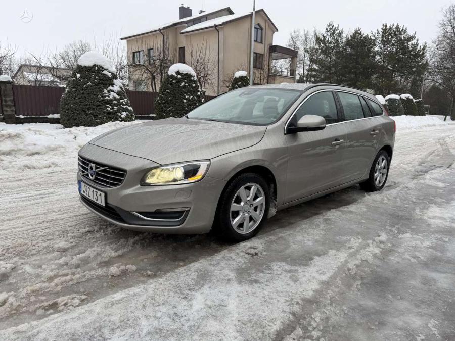 Pelēks Volvo V60 2014 Kauņa, ar dzinēja tilpumu 1.98 L un nobraukumu 249 tūkst. km par 4650 €, foto 1 vietnē AUTOMOTO.COM.LV