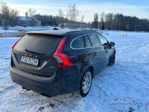 Pelēks Volvo V60 2014 Tallina, ar dzinēja tilpumu 2.00 L un nobraukumu 267 tūkst. km par 6450 €, foto 4 vietnē AUTOMOTO.COM.LV