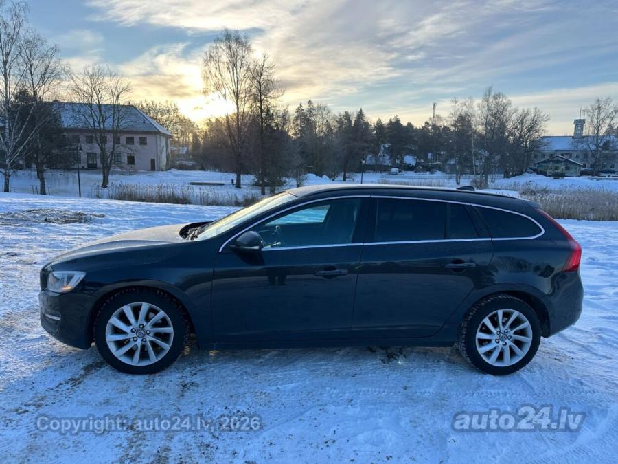 Pelēks Volvo V60 2014 Tallina, ar dzinēja tilpumu 2.00 L un nobraukumu 267 tūkst. km par 6450 €, foto 7 vietnē AUTOMOTO.COM.LV