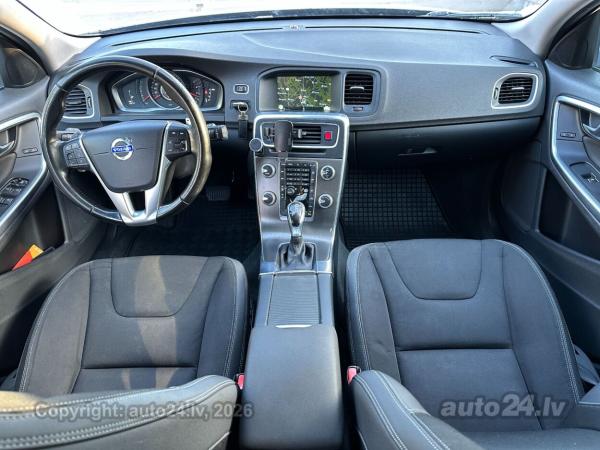 Pelēks Volvo V60 2014 Tallina, ar dzinēja tilpumu 2.00 L un nobraukumu 267 tūkst. km par 6450 €, foto 10 vietnē AUTOMOTO.COM.LV