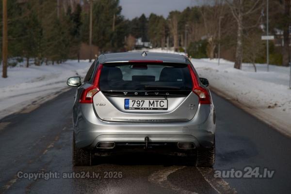Pelēks Volvo V60 2014 Pērnava, ar dzinēja tilpumu 2.40 L un nobraukumu 283 tūkst. km par 9500 €, foto 5 vietnē AUTOMOTO.COM.LV