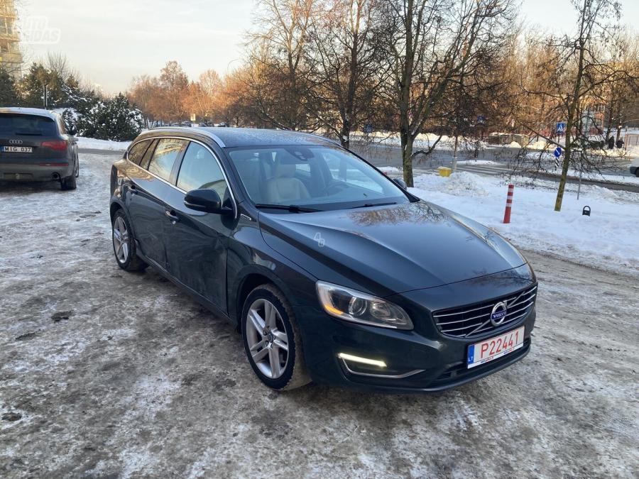 Grey Volvo V60 2014 in Vilnius, with an engine capacity of 2.40 L and mileage of 300 thousand km for 5750 €, photo 6 on AUTOMOTO.COM.LV