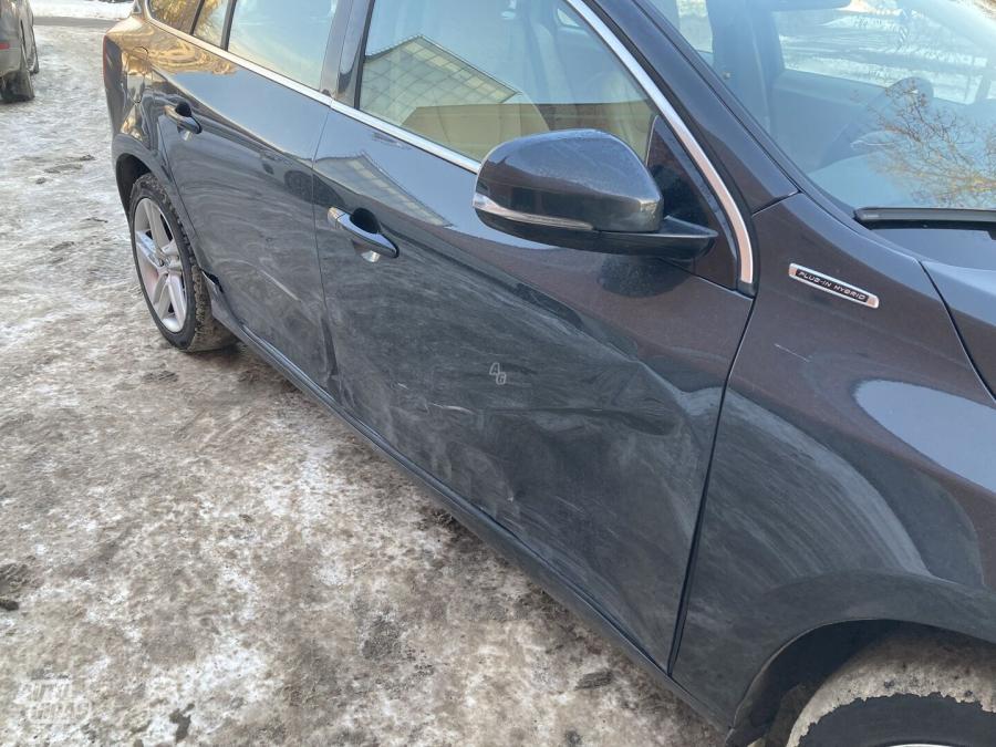 Grey Volvo V60 2014 in Vilnius, with an engine capacity of 2.40 L and mileage of 300 thousand km for 5750 €, photo 15 on AUTOMOTO.COM.LV