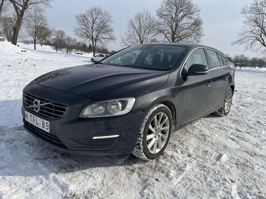 Pelēks Volvo V60 2014 Kauņa, ar dzinēja tilpumu 1.97 L un nobraukumu 334 tūkst. km par 6100 €, foto 1 vietnē AUTOMOTO.COM.LV