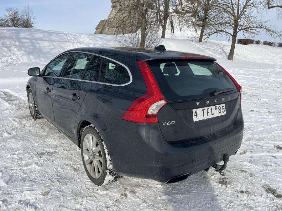 Pelēks Volvo V60 2014 Kauņa, ar dzinēja tilpumu 1.97 L un nobraukumu 334 tūkst. km par 6100 €, foto 4 vietnē AUTOMOTO.COM.LV