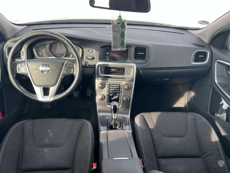 Pelēks Volvo V60 2014 Kauņa, ar dzinēja tilpumu 1.97 L un nobraukumu 334 tūkst. km par 6100 €, foto 5 vietnē AUTOMOTO.COM.LV