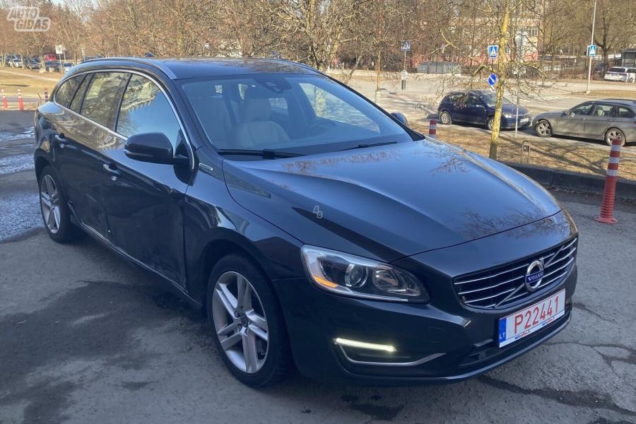 Pelēks Volvo V60 2014 Viļņa, ar dzinēja tilpumu 2.40 L un nobraukumu 298 tūkst. km par 5499 €, foto 3 vietnē AUTOMOTO.COM.LV