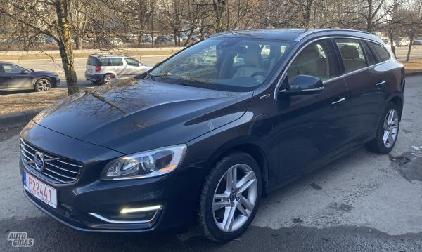 Pelēks Volvo V60 2014 Viļņa, ar dzinēja tilpumu 2.40 L un nobraukumu 298 tūkst. km par 5399 €, foto 1 vietnē AUTOMOTO.COM.LV