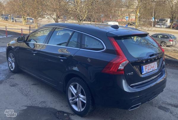 Pelēks Volvo V60 2014 Viļņa, ar dzinēja tilpumu 2.40 L un nobraukumu 298 tūkst. km par 5399 €, foto 2 vietnē AUTOMOTO.COM.LV