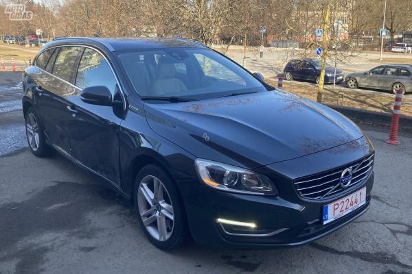 Pelēks Volvo V60 2014 Viļņa, ar dzinēja tilpumu 2.40 L un nobraukumu 298 tūkst. km par 5399 €, foto 3 vietnē AUTOMOTO.COM.LV