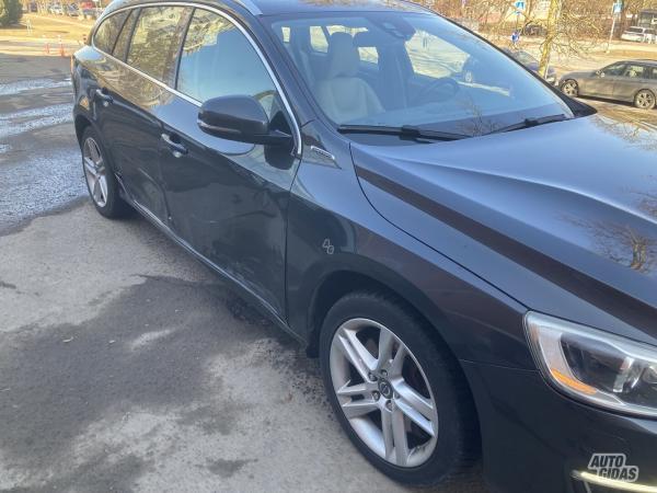Pelēks Volvo V60 2014 Viļņa, ar dzinēja tilpumu 2.40 L un nobraukumu 298 tūkst. km par 5399 €, foto 10 vietnē AUTOMOTO.COM.LV
