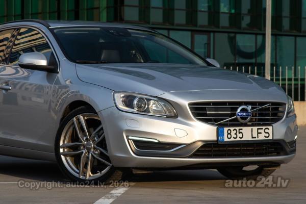 Pelēks Volvo V60 2014 Tallina, ar dzinēja tilpumu 2.00 L un nobraukumu 262 tūkst. km par 8950 €, foto 2 vietnē AUTOMOTO.COM.LV