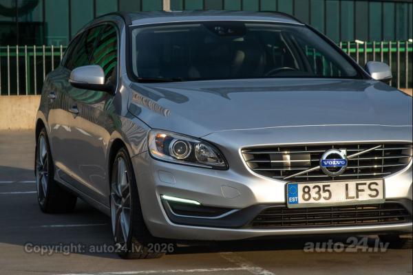 Pelēks Volvo V60 2014 Tallina, ar dzinēja tilpumu 2.00 L un nobraukumu 262 tūkst. km par 8950 €, foto 4 vietnē AUTOMOTO.COM.LV
