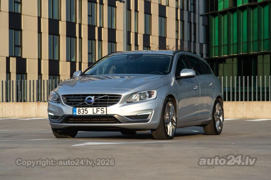 Pelēks Volvo V60 2014 Tallina, ar dzinēja tilpumu 2.00 L un nobraukumu 262 tūkst. km par 8950 €, foto 5 vietnē AUTOMOTO.COM.LV